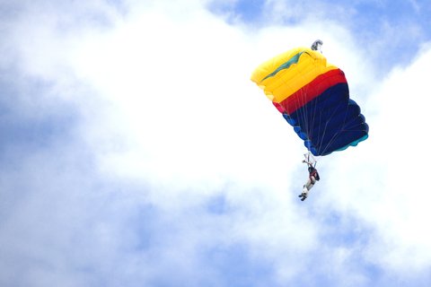 Renowned Daredevil Erik Roner Dies in Parachuting Golf Event - LiveOutdoors