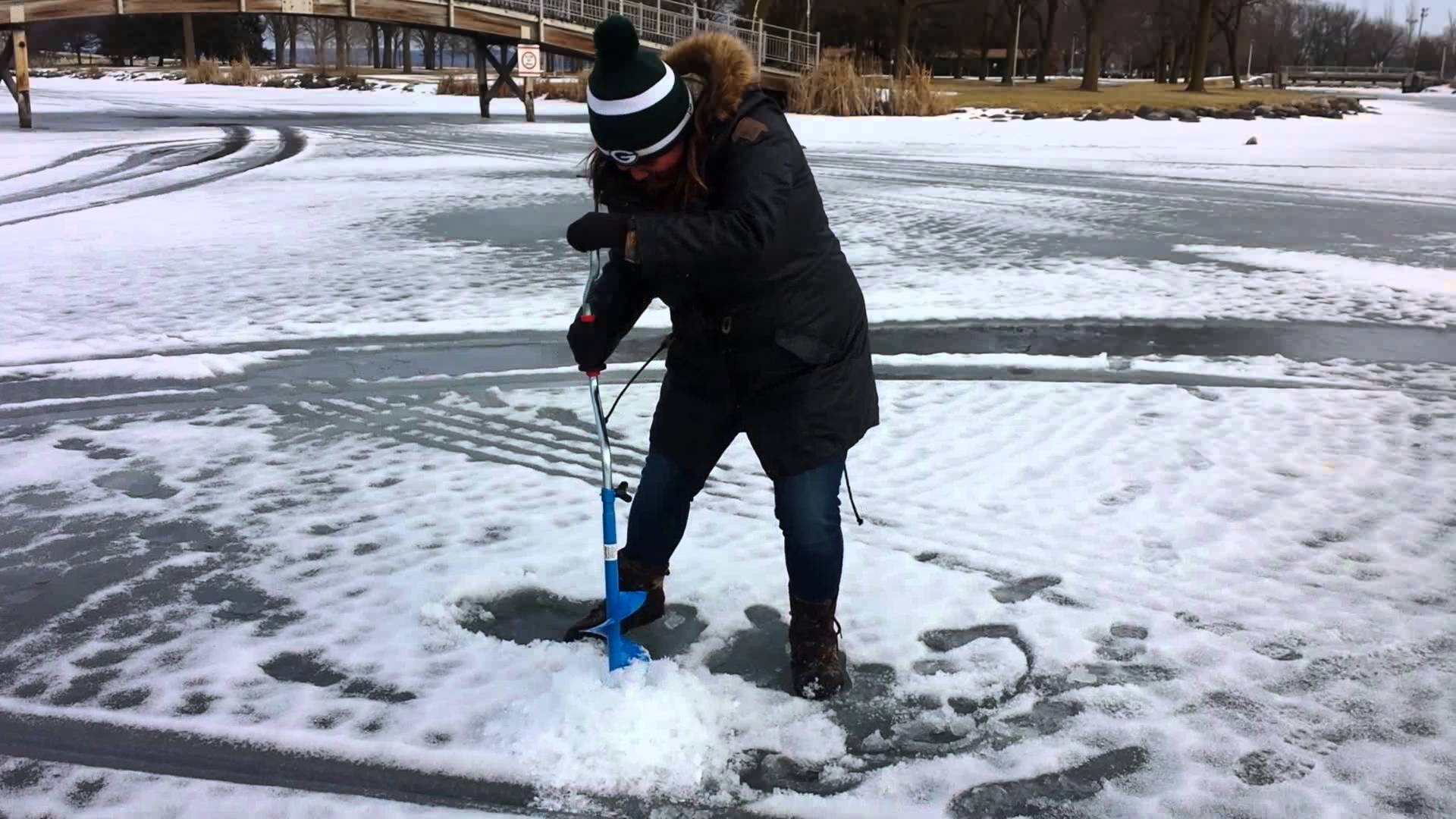 4 Tips for Using a Manual Ice Auger - LiveOutdoors