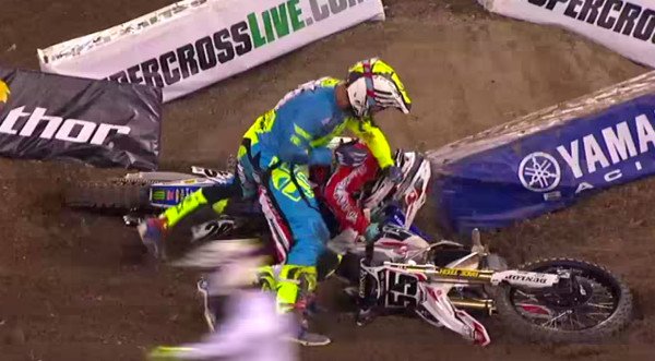 Motocross Riders Slug It Out on the Track - LiveOutdoors
