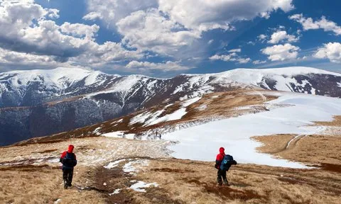 6 Things to Consider When Early Spring Hiking - LiveOutdoors
